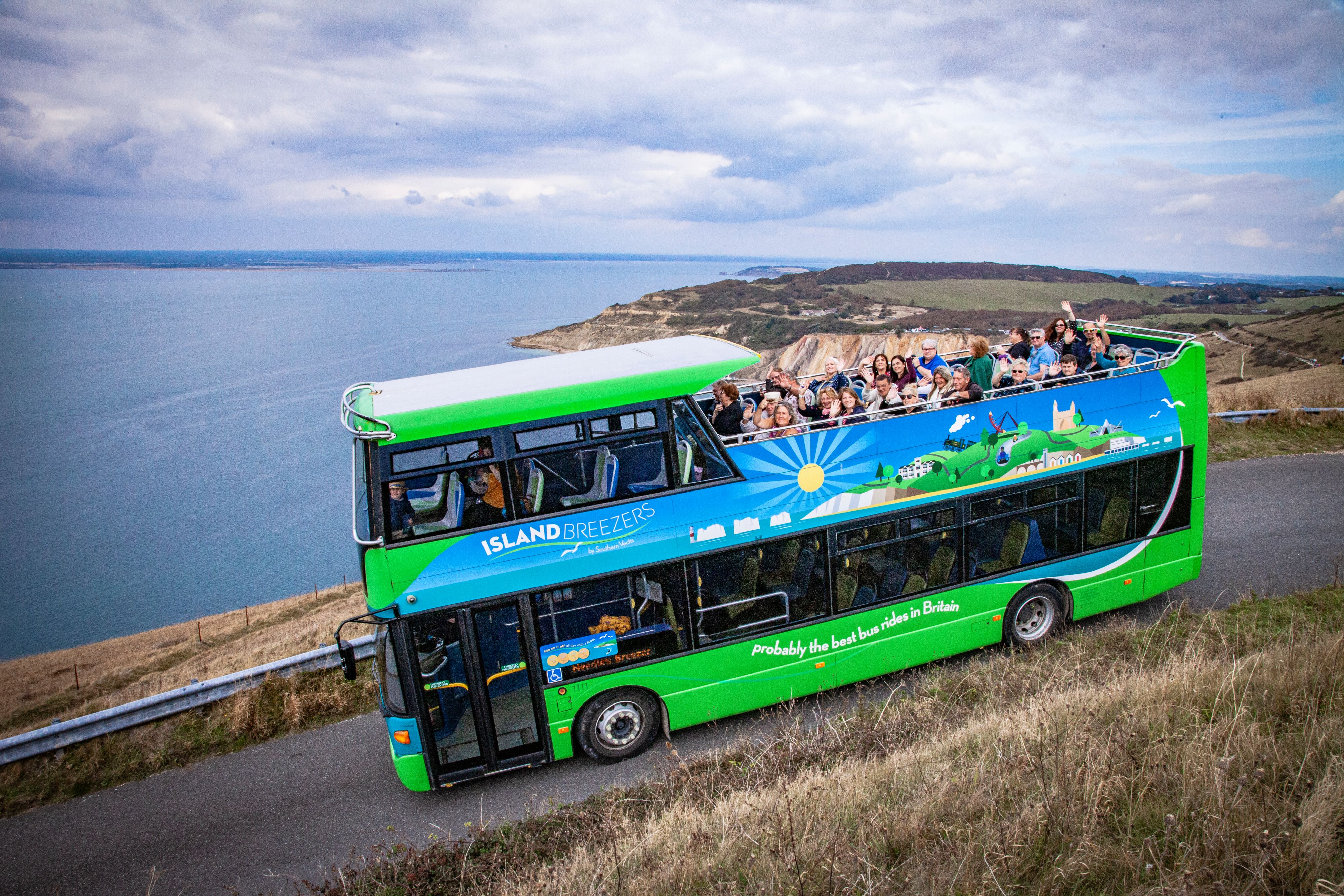Needles Breezer hailed as one of UK’s top seven prettiest open-top bus ...